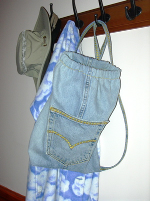 HOW TO - Make a recycled jeans backpack - Make: