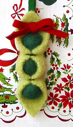 Christmas peas ornament - Make: