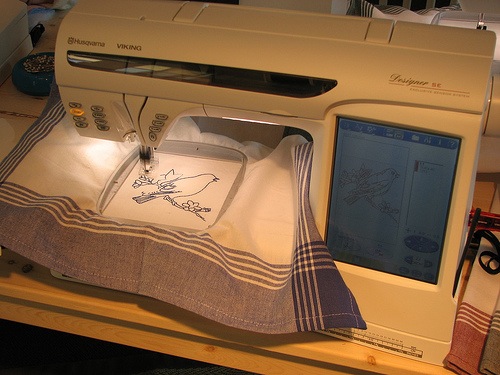 Martha + SVP (Singer, Pfaff, Husqvarna Viking) - photos - Make: