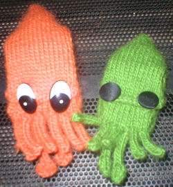 Knit Squid Cellphone Cozy - Make: