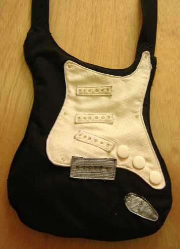 Guitar-Shaped PSP Case - Make: