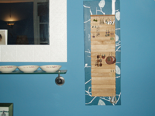 DIY Shutter Earrings Display - Make: