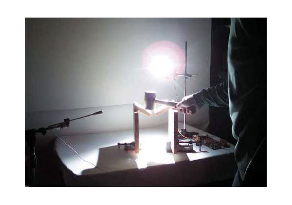 HOW TO - "Homemade strobe photography" - Make: