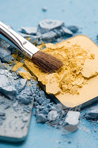 How-To: Fix Broken Eyeshadow - Make: