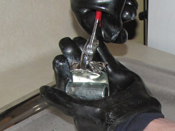 Make: Projects - Harvesting chemicals from a battery - Make: